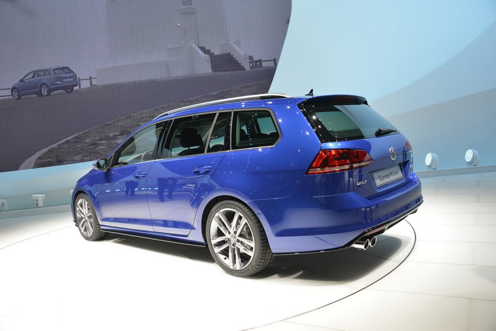VW Launches Golf Estate Concept R-Line at the Geneva Motor Show